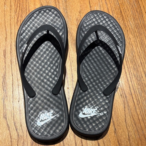 Nike | Shoes | Mens Nike Black Flip Flops | Poshmark
